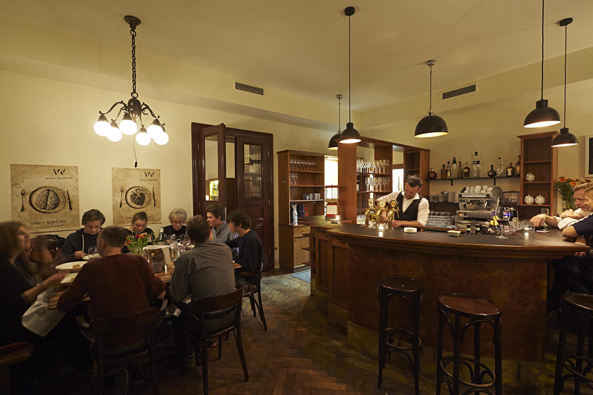 Kellner bei Petz im Gußhaus in Wien - Rolling Pin