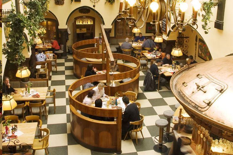 Arkadenhof, Gaststätte Schwarzer Adler - Rolling Pin