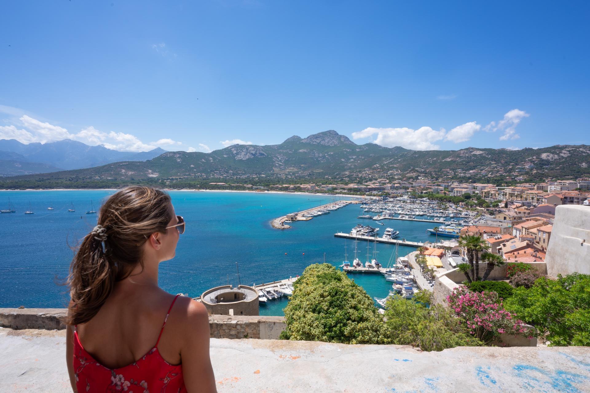 Tourenführer Wandern/Bus bei Feriendorf zum störrischen Esel in Calvi ...