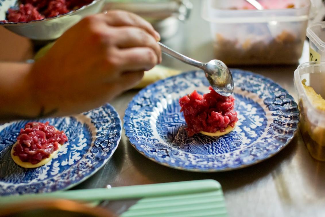Arbeitsplatz mit Einbringung in Abläufe und Produkte bei The Hungry ...